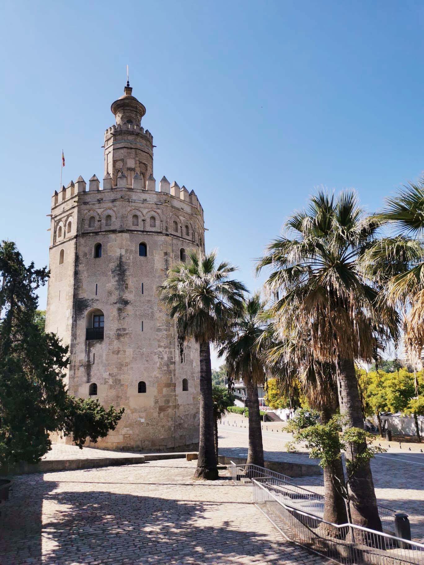Visita guiada a la Torre del Oro - Gavilansevilla.com